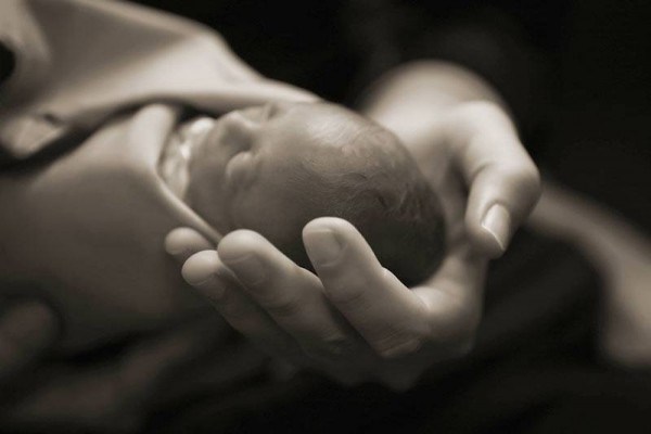 Grieving Parents Are Photographing Their Final Moments with Their Dying ...