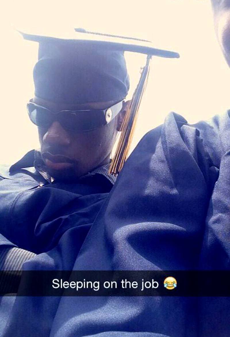 Hilarious Candid Photos of College Students Sleeping Through Graduation ...